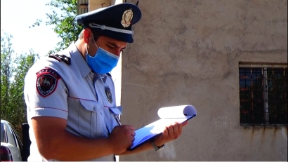 Երևանում կոտրել են Ավանի անձնագրային բաժանմունքի դռան և դահլիճի ...